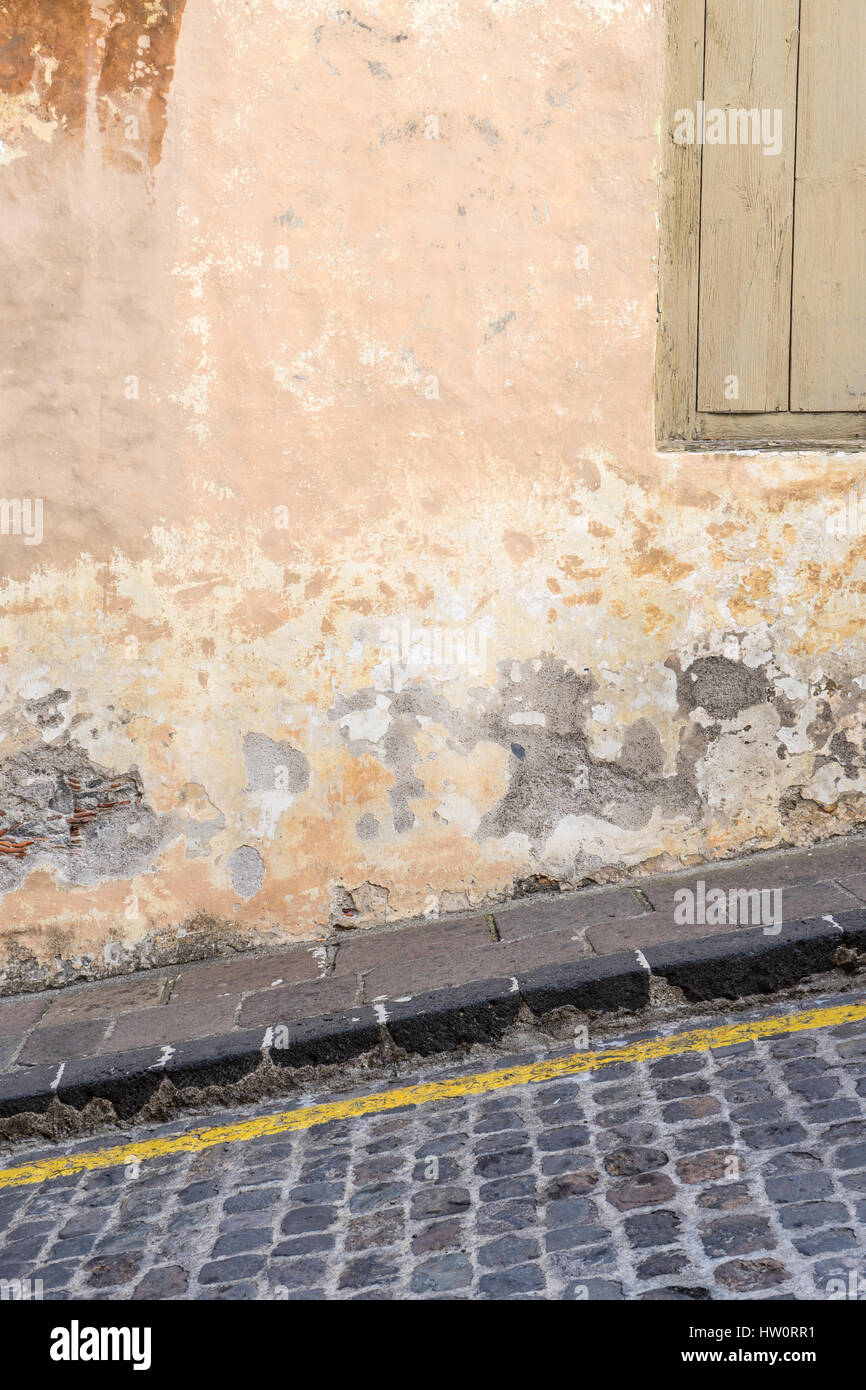 Slanted building facade hi-res stock photography and images - Alamy