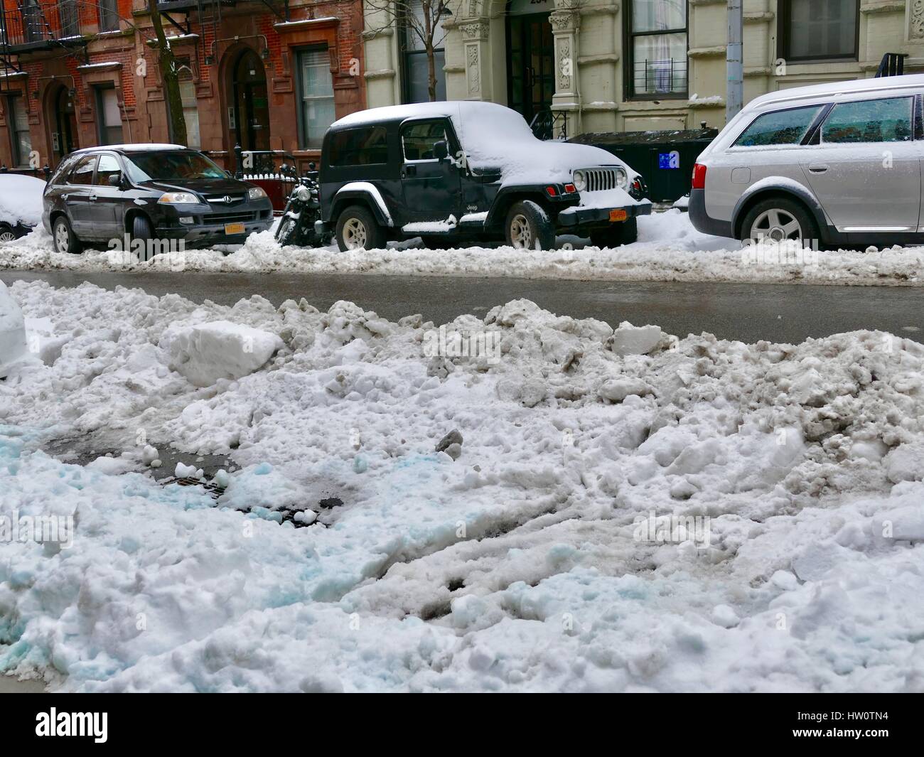 Dirty nyc streets hi-res stock photography and images - Alamy