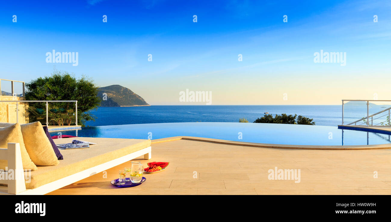 Infinity pool view hi-res stock photography and images - Alamy