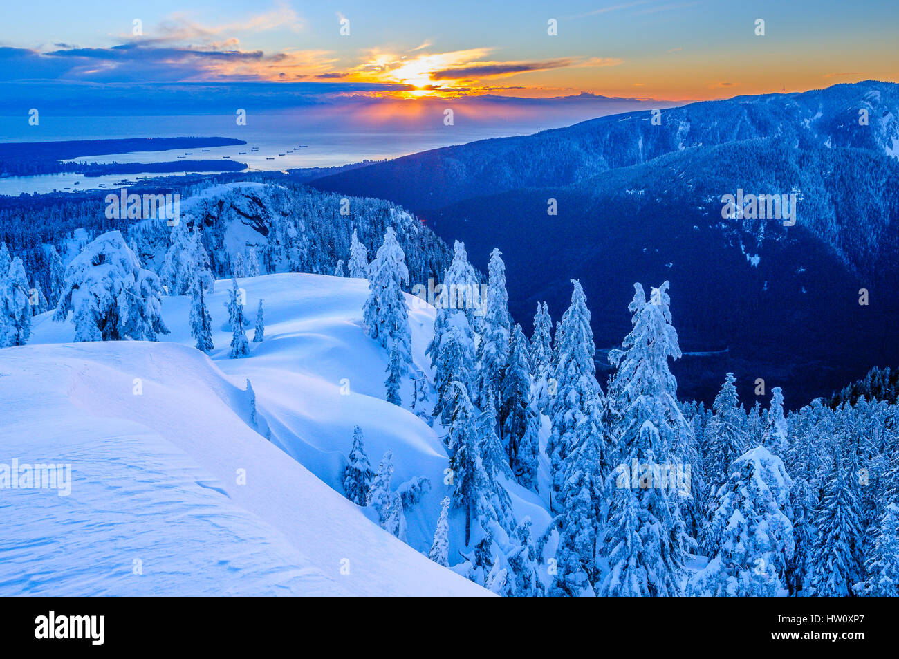 Canada winter sunset hi-res stock photography and images - Alamy