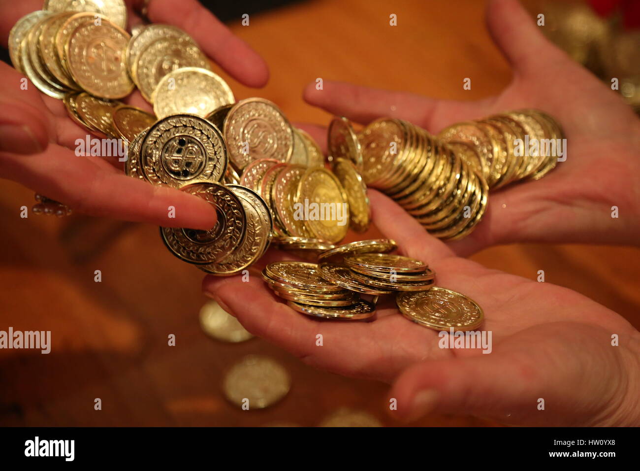 Money flow hi-res stock photography and images - Alamy