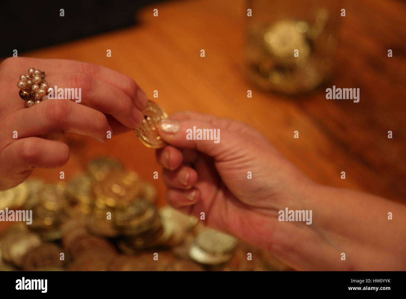 Money flow hi-res stock photography and images - Alamy