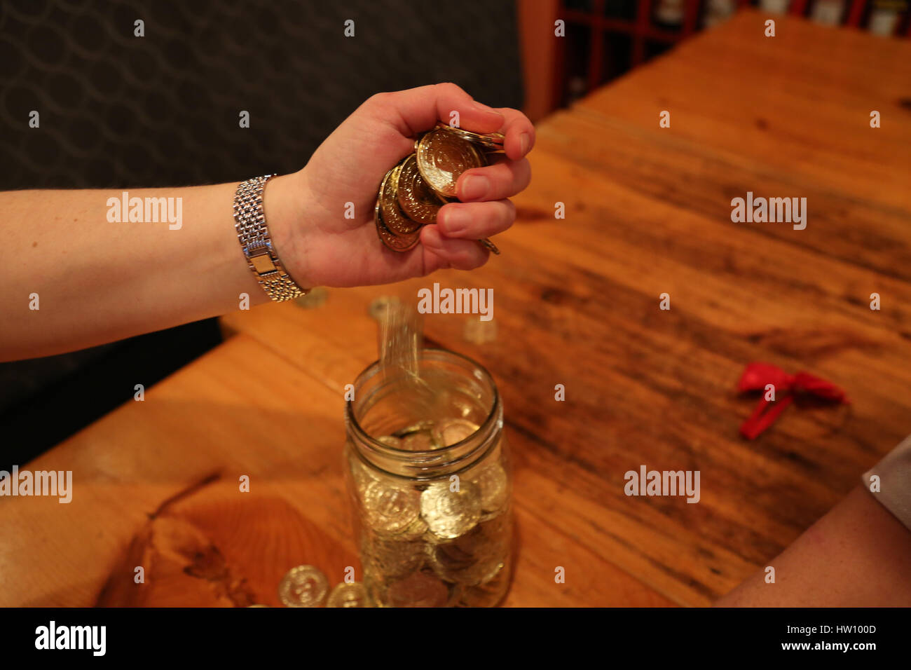 Money exchange woman putting hi-res stock photography and images - Alamy