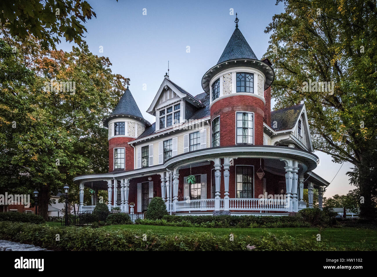 Victorian style architectural house Stock Photo - Alamy