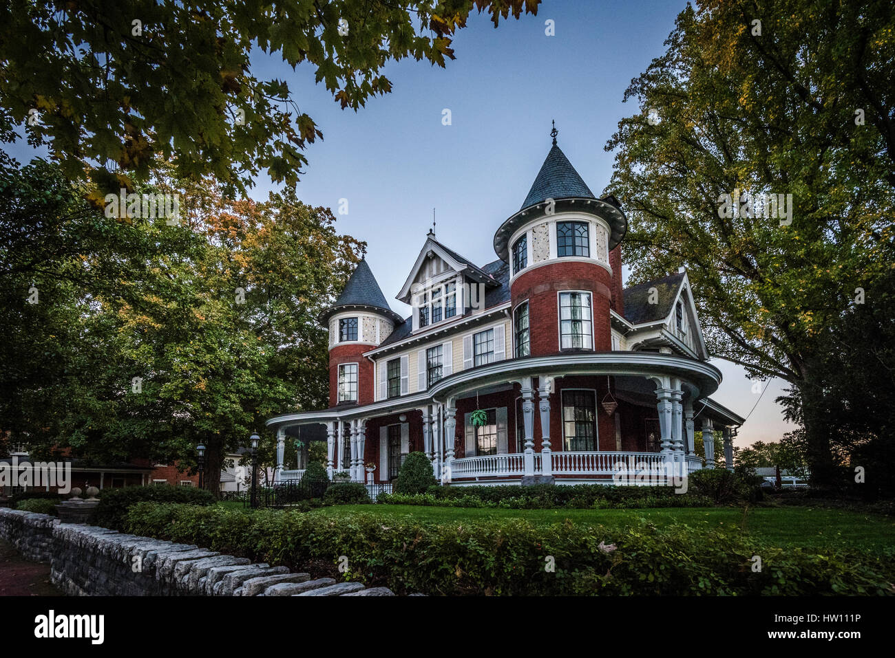 Victorian style architectural house Stock Photo - Alamy