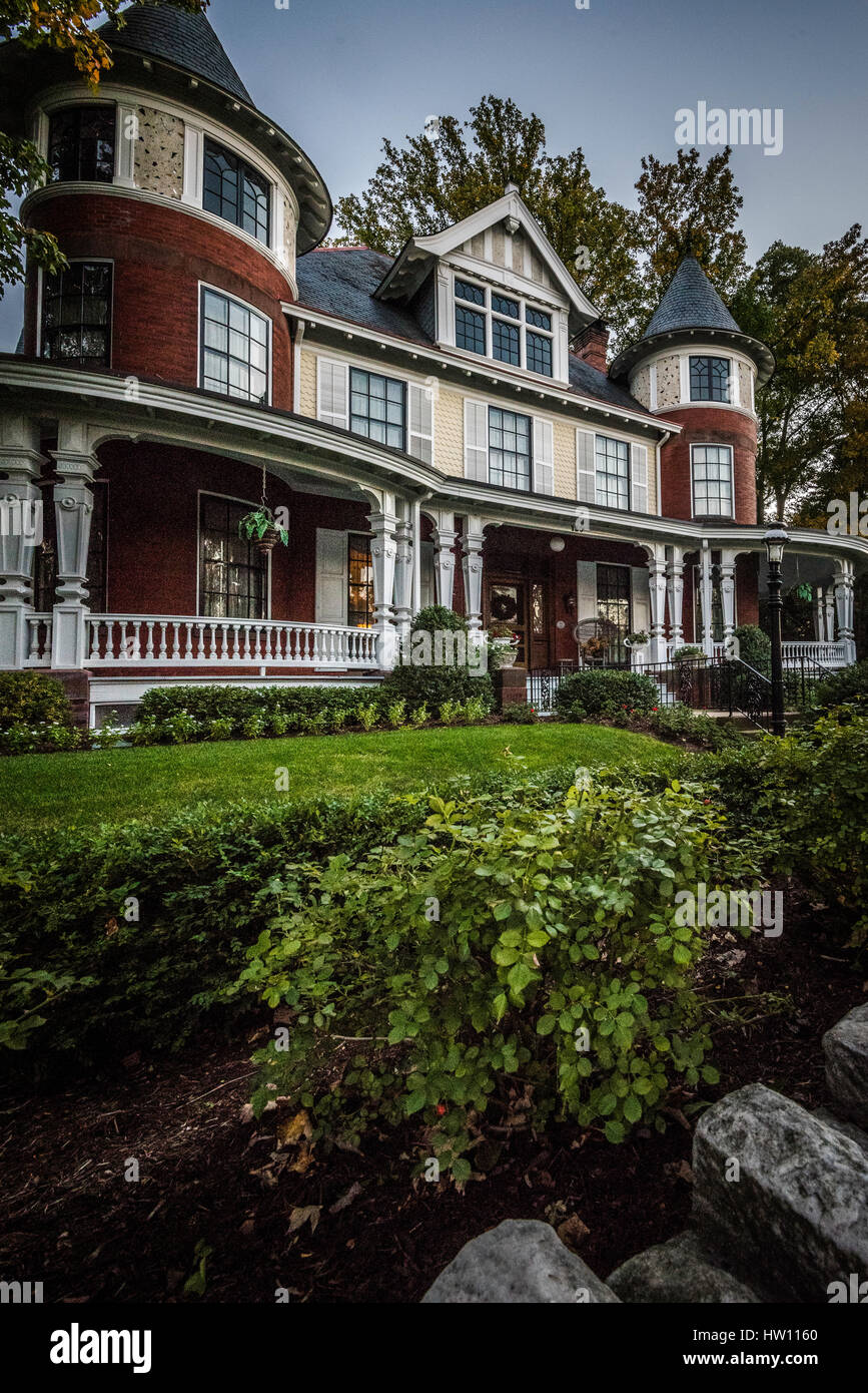 Manor house residential real hi-res stock photography and images - Alamy