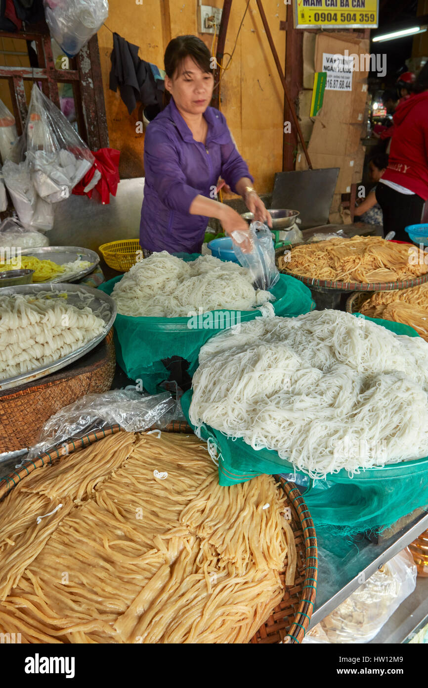 Food stall selling noodles hi-res stock photography and images - Alamy