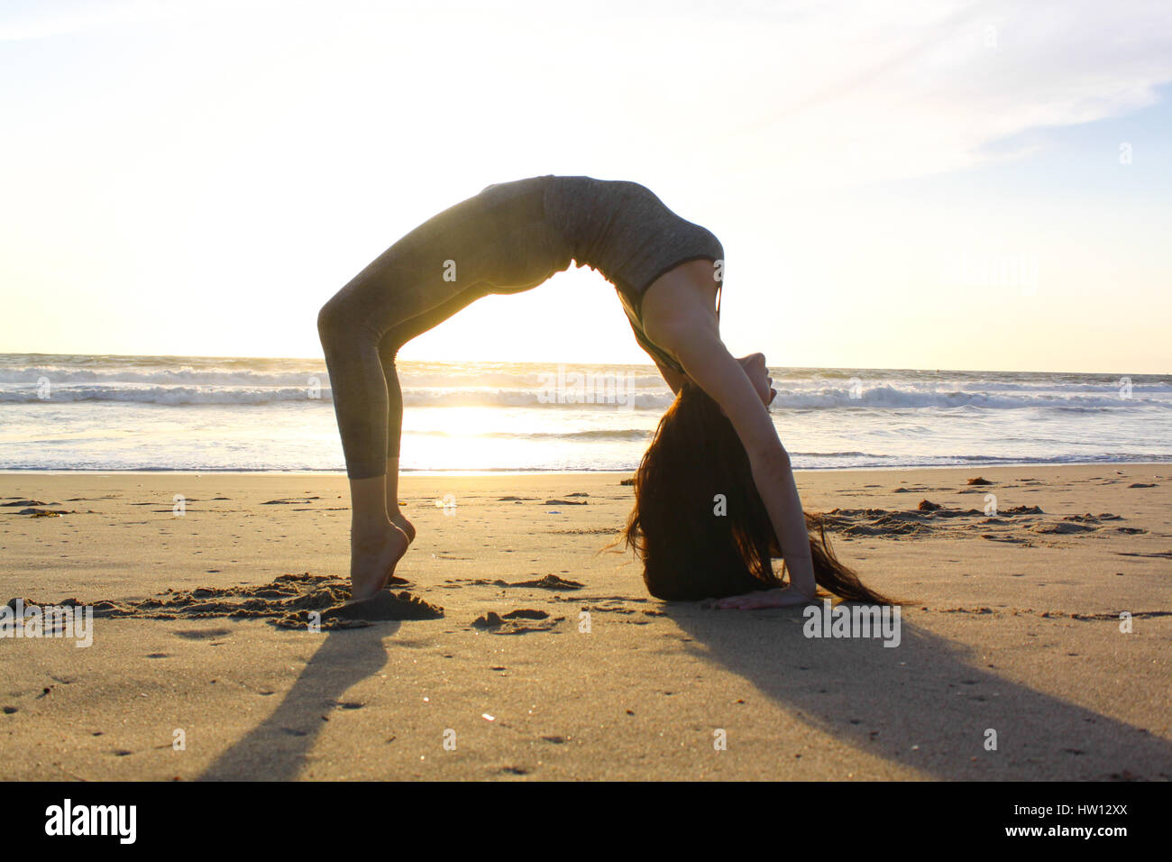 Girl doing backbend hi-res stock photography and images - Alamy
