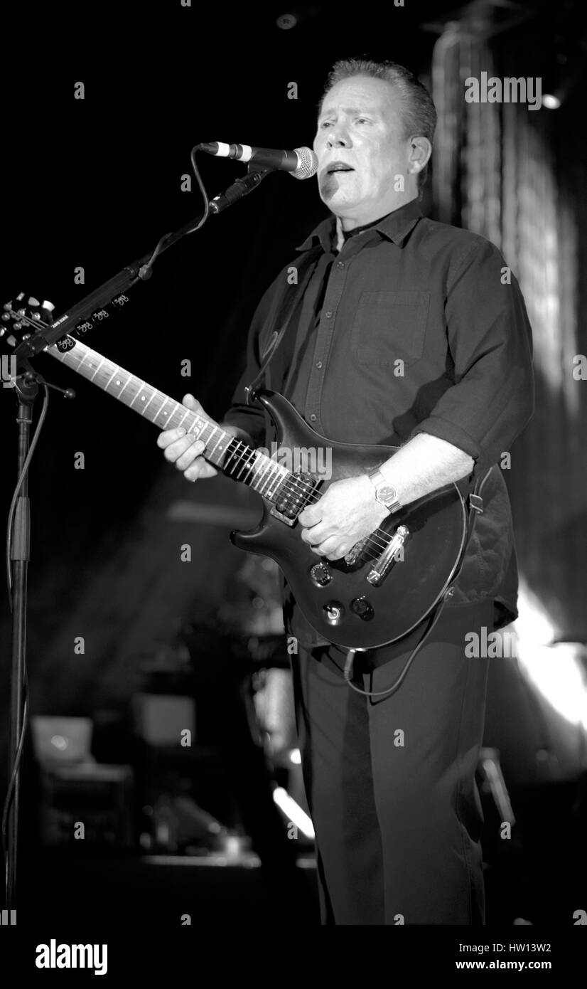 Campbell singer Black and White Stock Photos & Images - Alamy