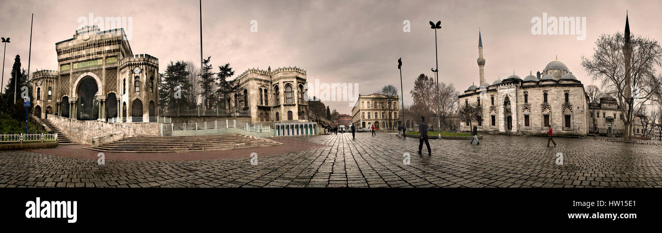 Early morning at Beyazit Square with the landmark Beyazit Mosque Stock ...