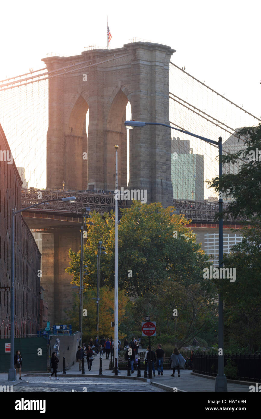 City bridge modern hi-res stock photography and images - Alamy