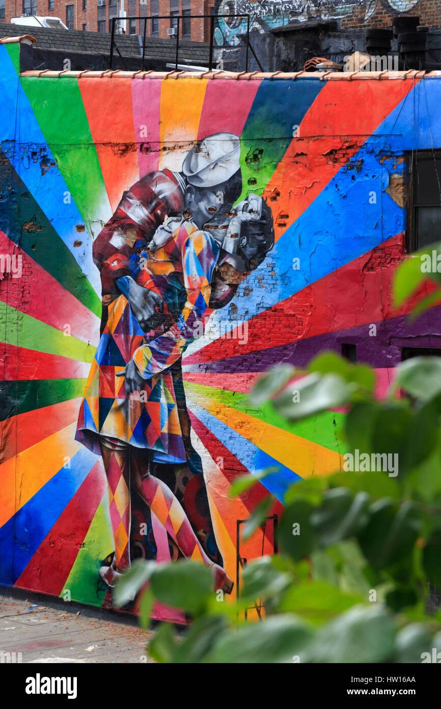 USA, New York, New York City, Manhattan, Mural seen fom High Line Park ...