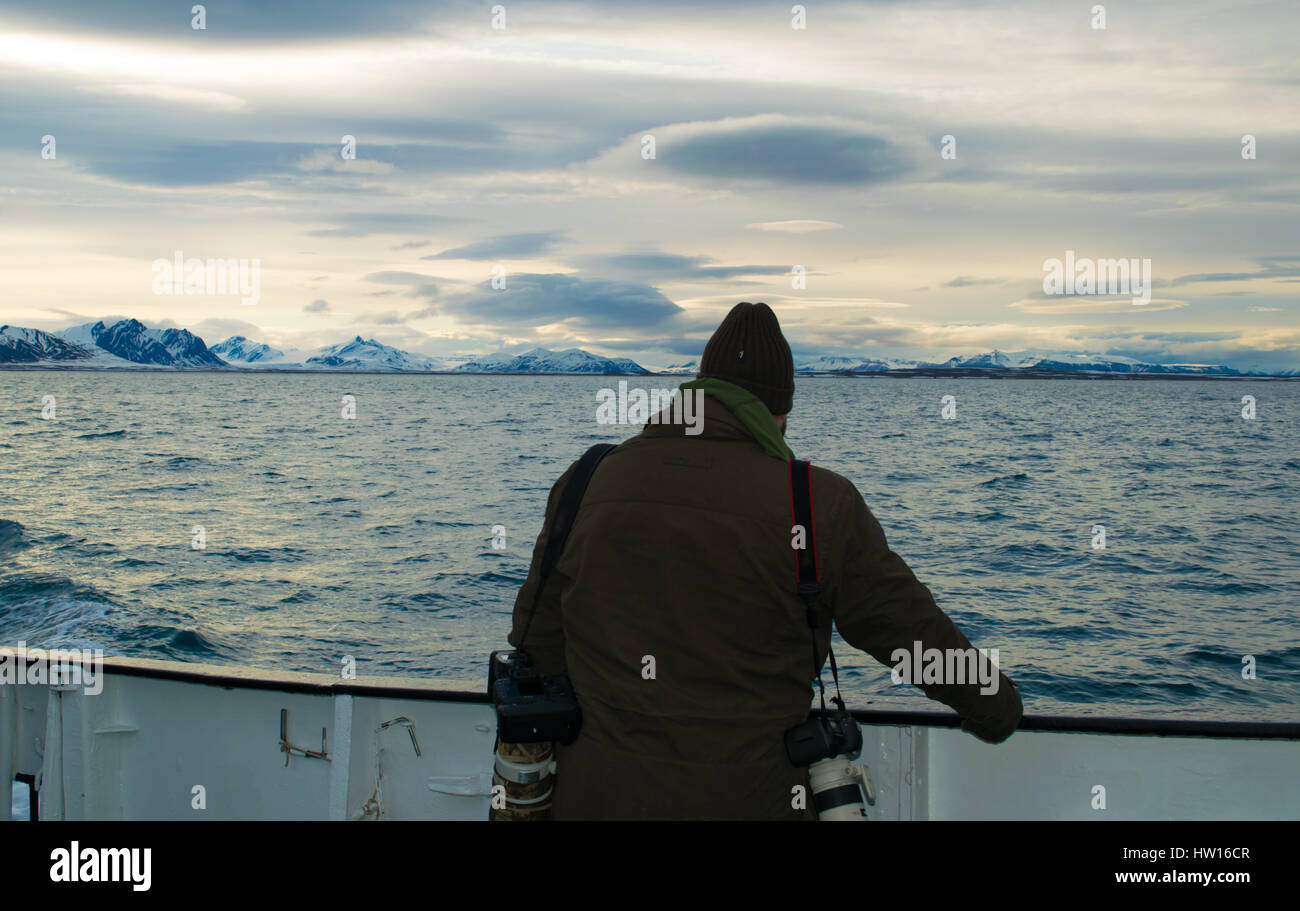 Photographer Scout beyond the glaciers on Svalbard Stock Photo - Alamy