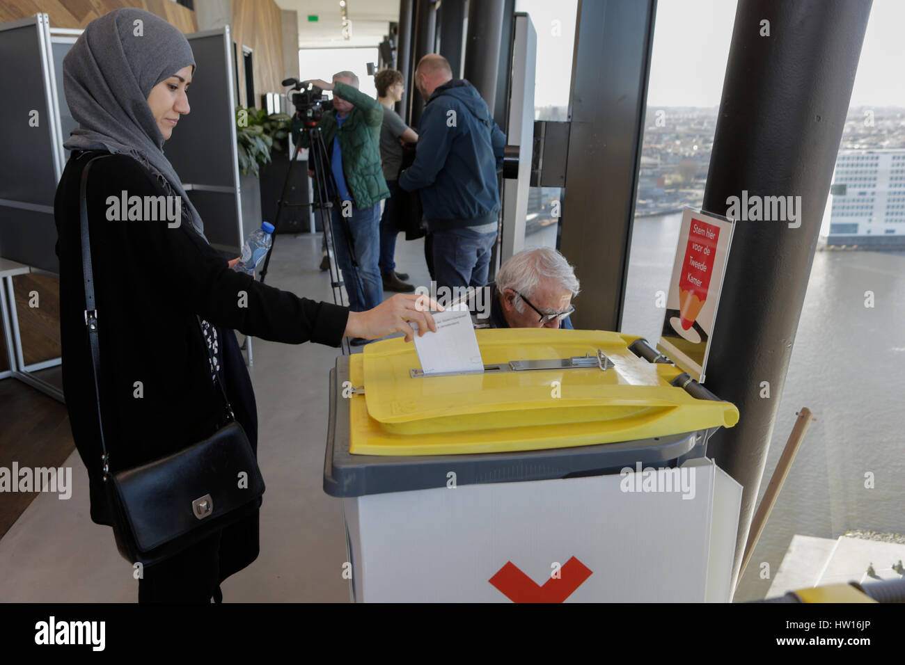 Amsterdam, Netherlands. 15th Mar, 2017. A voter wearing a headscarf ...