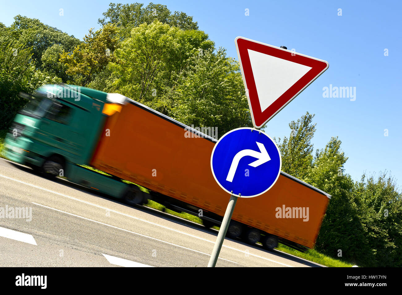 Turn right, Rechts abbiegen Stock Photo - Alamy