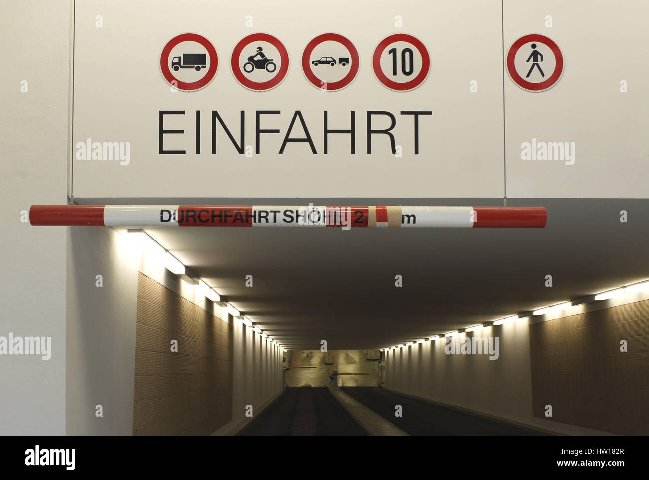 Sign with the label - entrance - , Schild mit der Aufschrift - Einfahrt ...