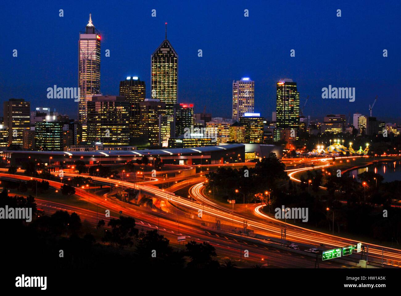Perth at night, Perth bei Nacht Stock Photo - Alamy