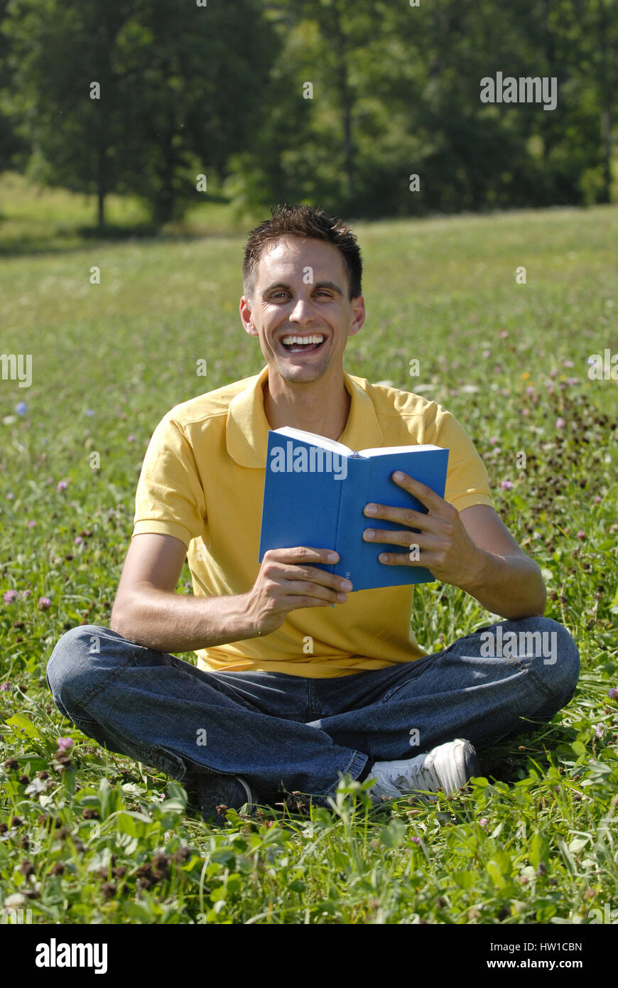 Relaxed reading, Entspanntes Lesen Stock Photo - Alamy