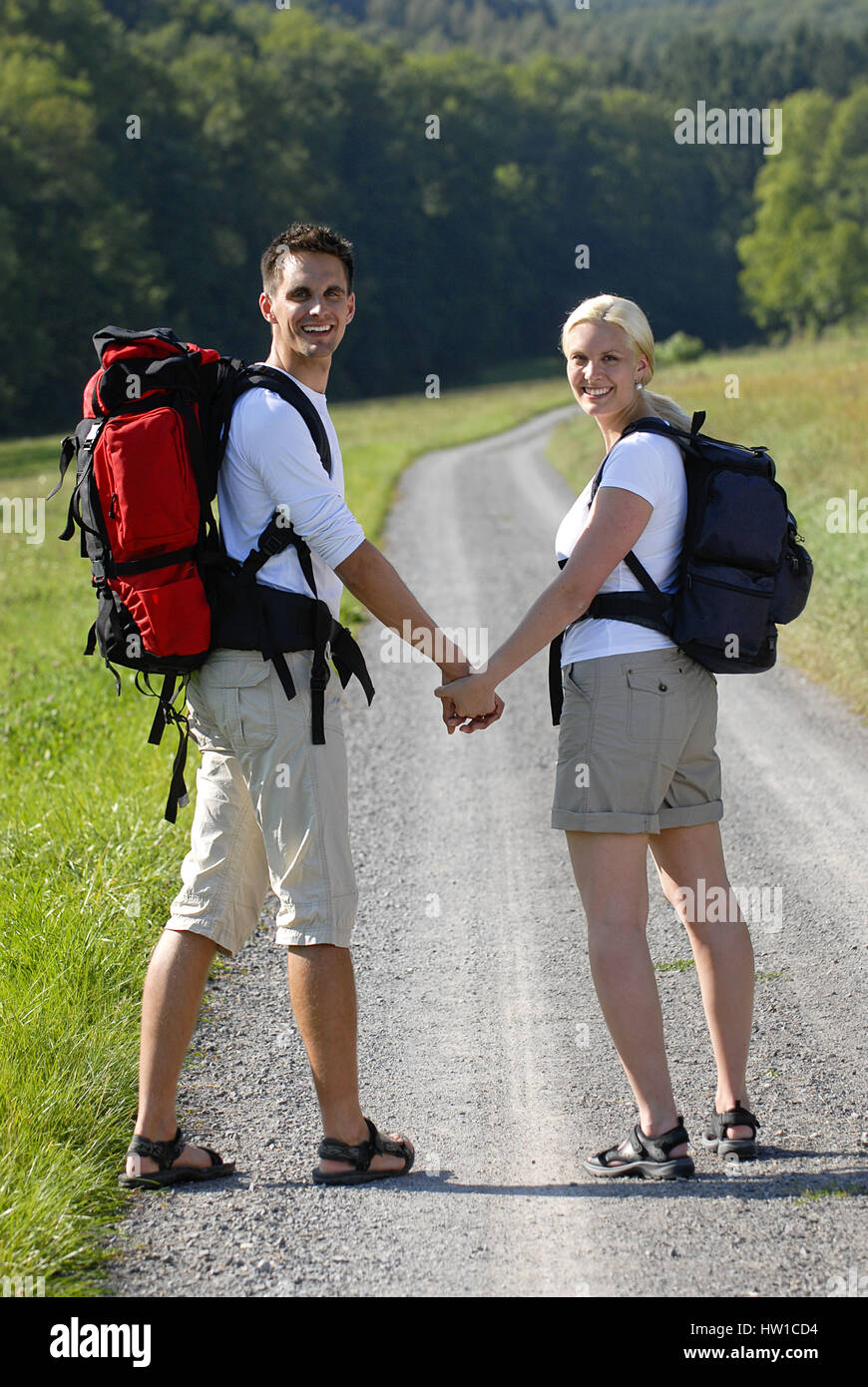 Wandern paar sommer hi-res stock photography and images - Alamy