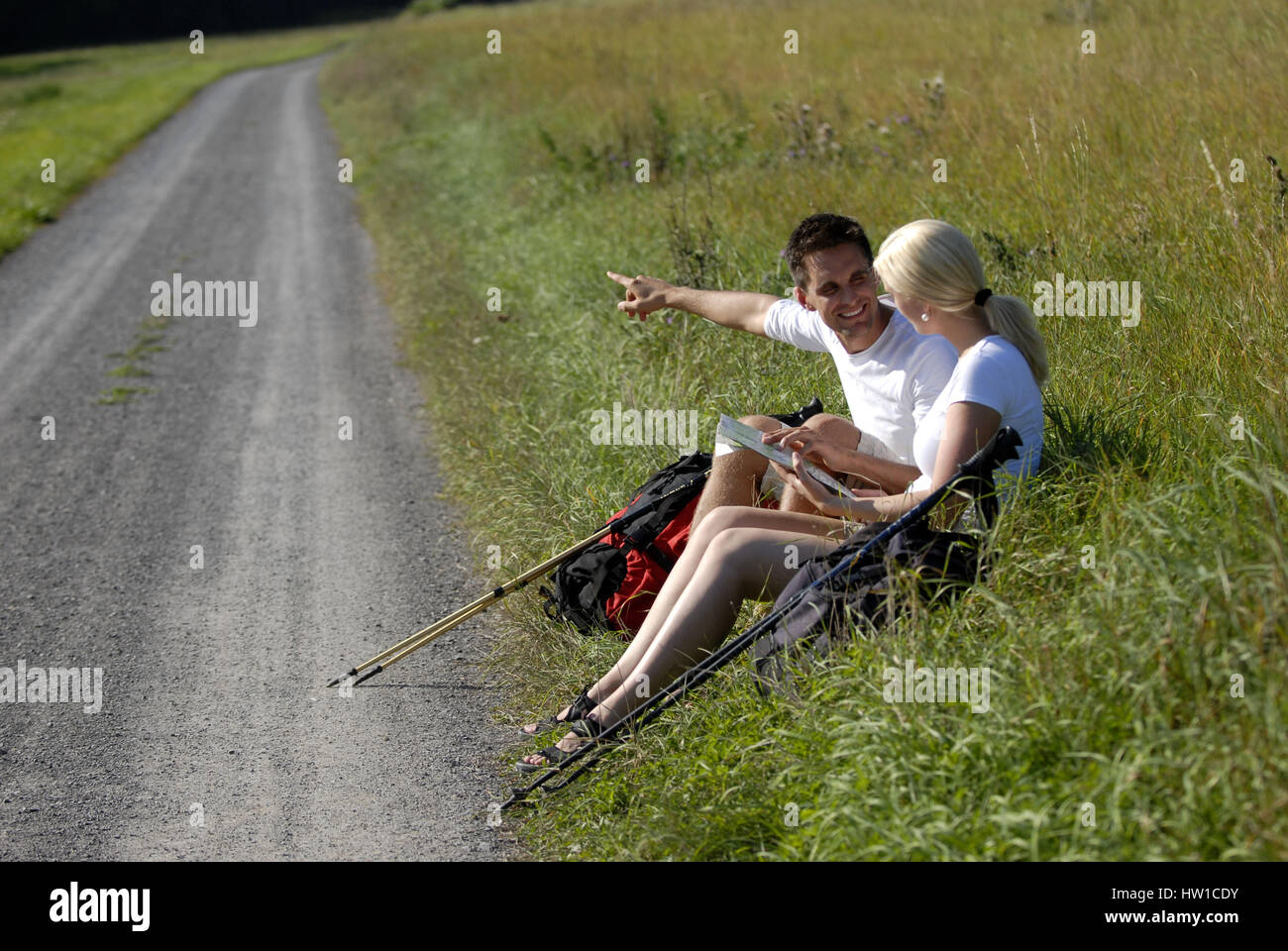 Wandern paar sommer hi-res stock photography and images - Alamy