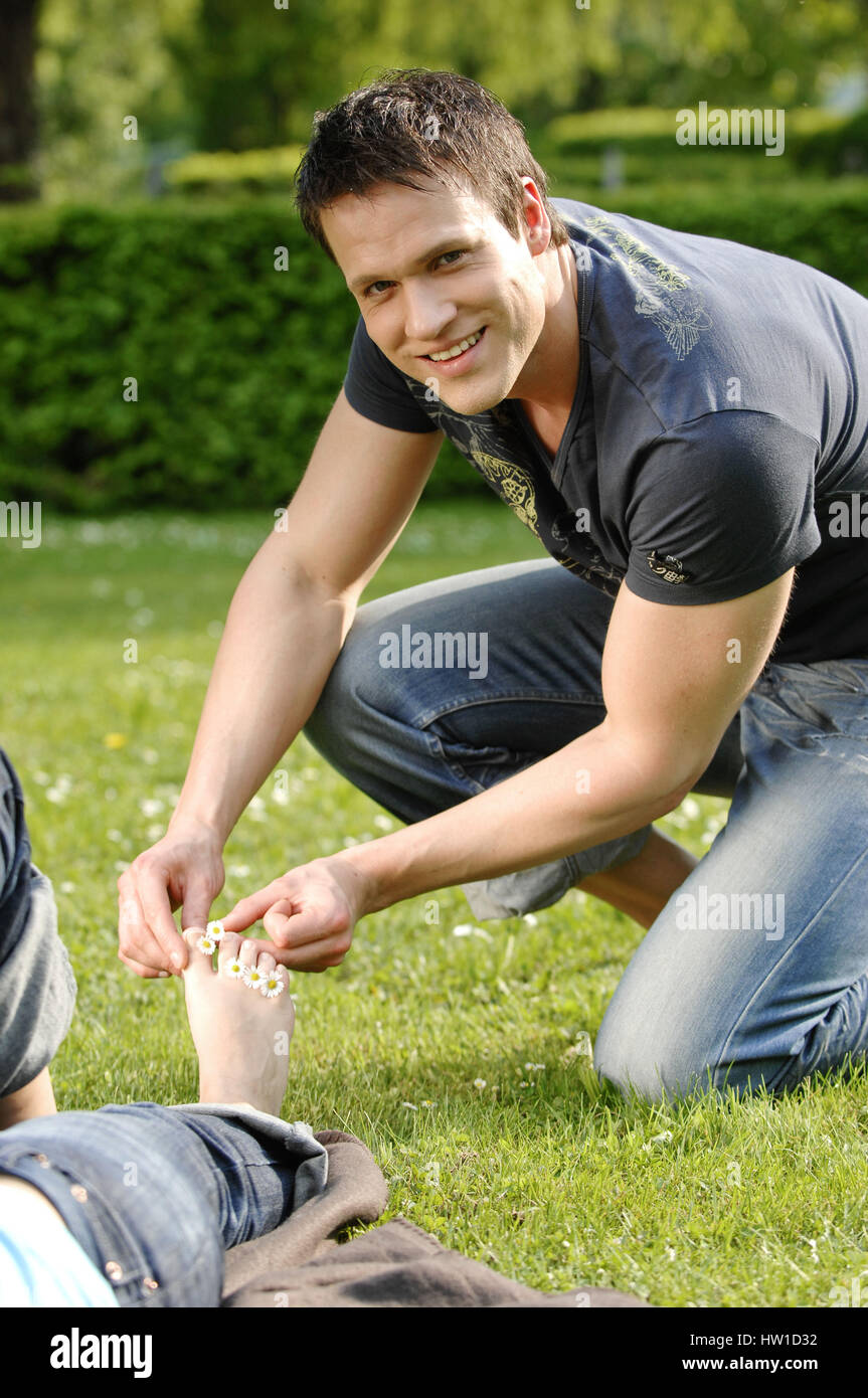 Mann liegen hi-res stock photography and images - Alamy