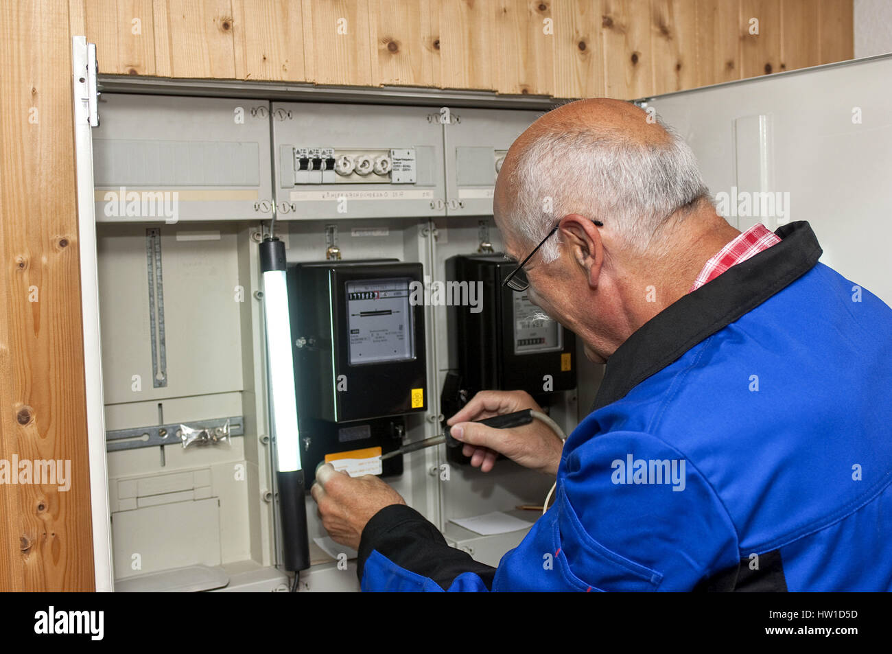 Elektriker hi-res stock photography and images - Alamy