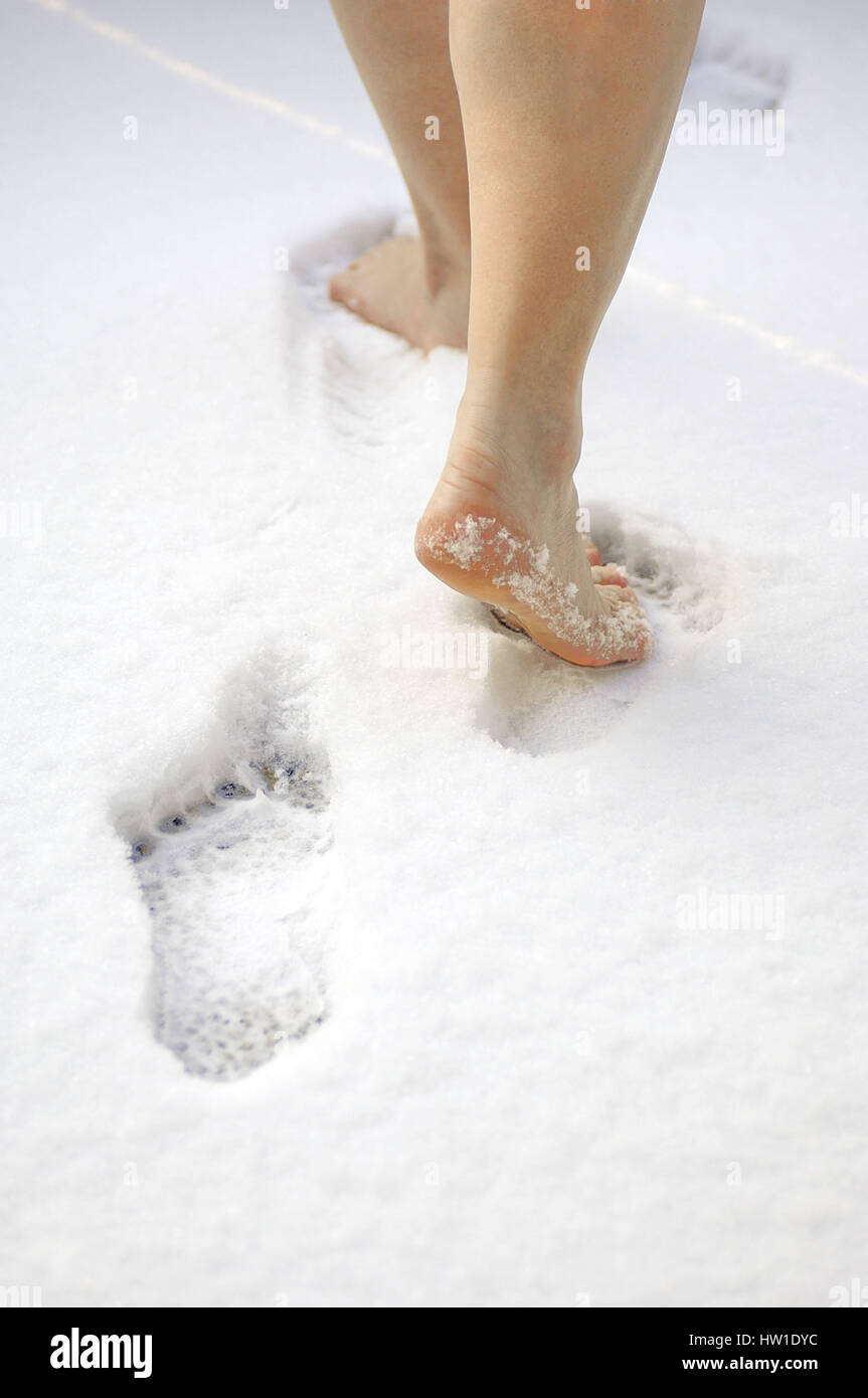 Barefoot in the snow hi-res stock photography and images - Alamy