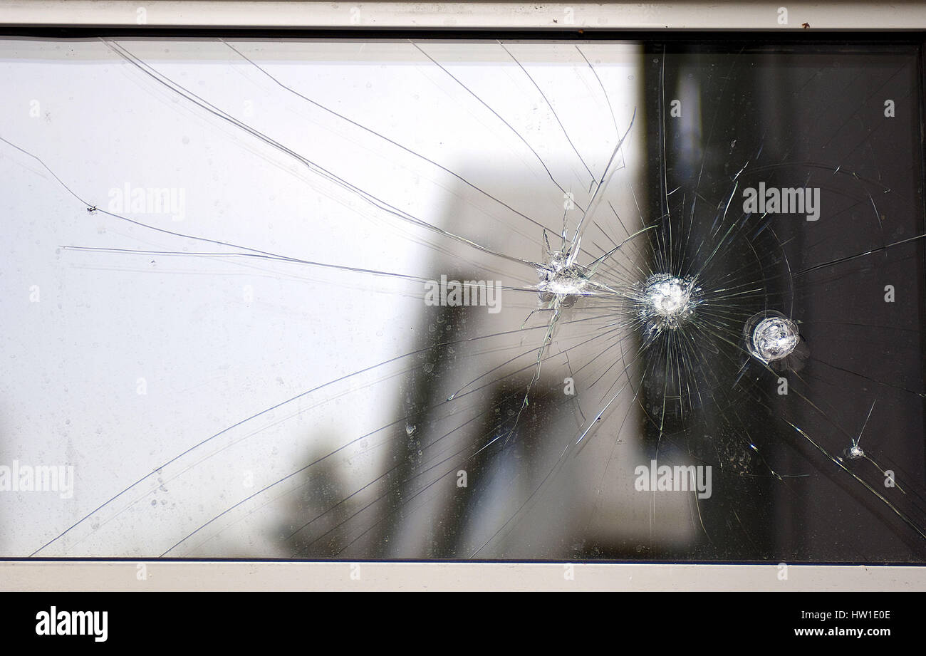 Burst window pane, Zerborstene Fensterscheibe Stock Photo - Alamy