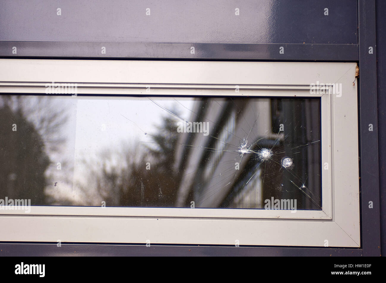Burst window pane, Zerborstene Fensterscheibe Stock Photo - Alamy