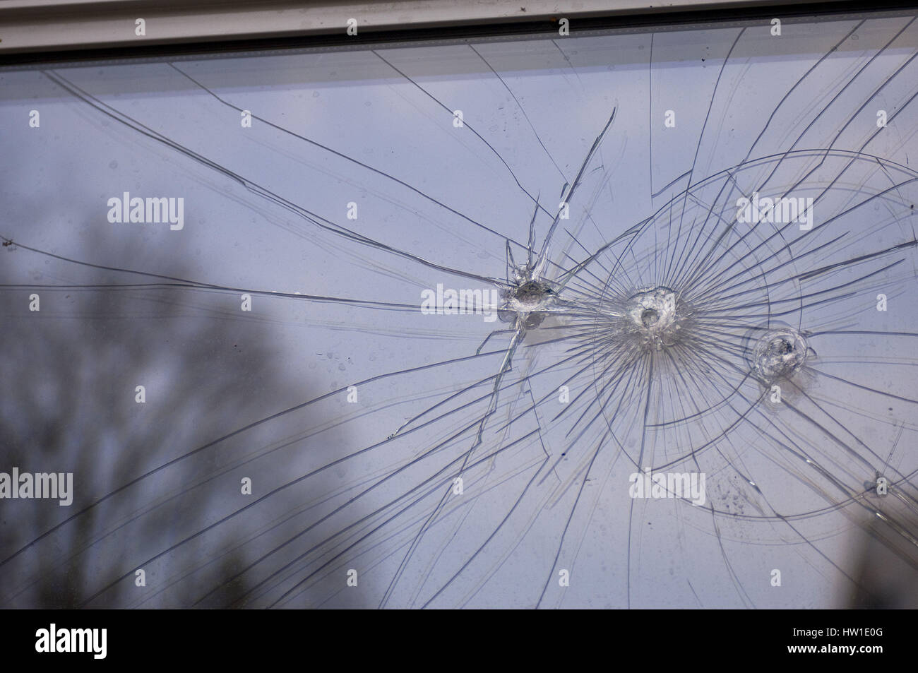 Burst window pane, Zerborstene Fensterscheibe Stock Photo - Alamy