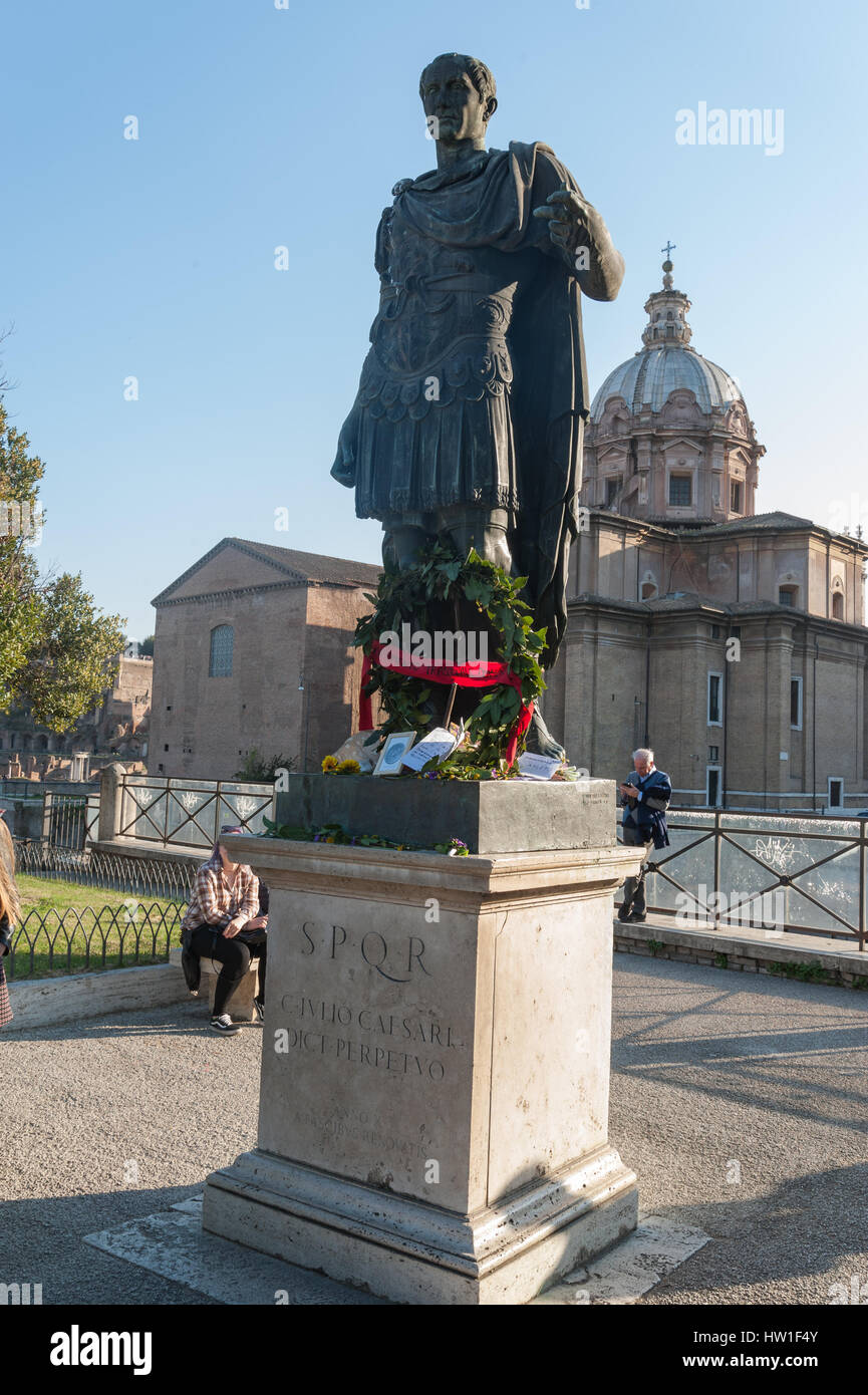 Brutus statue hi-res stock photography and images - Alamy