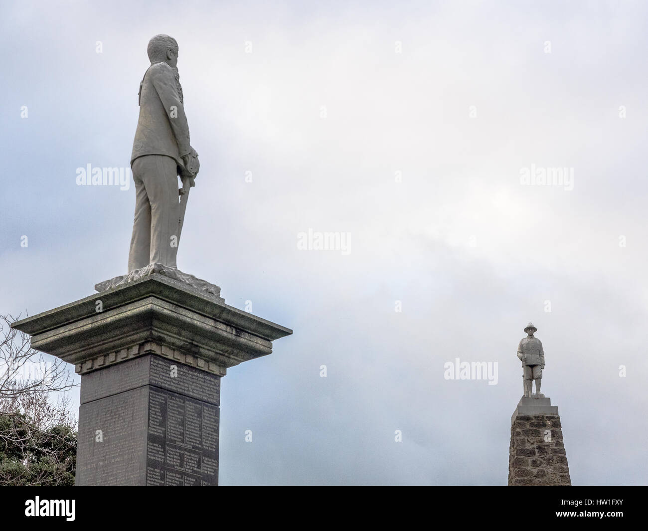 Memorial Statues at Pakaitore. Maori who fought for the government ...