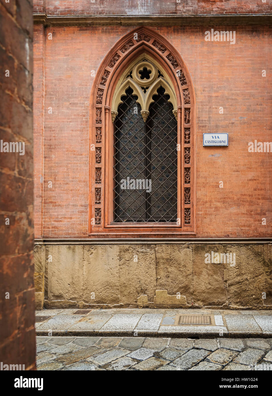 Arched church window hi-res stock photography and images - Alamy