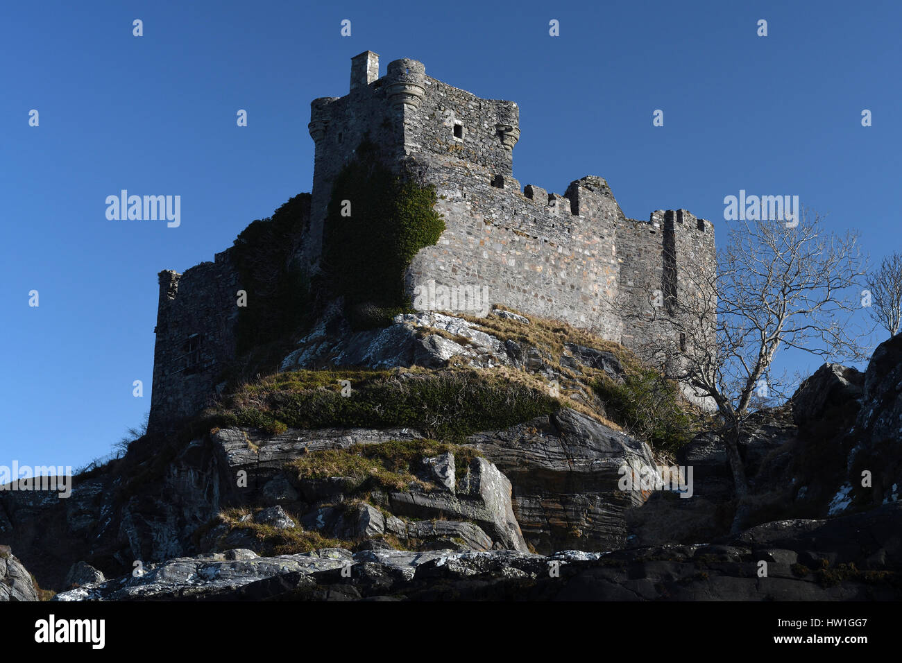Tioram castle hi-res stock photography and images - Alamy
