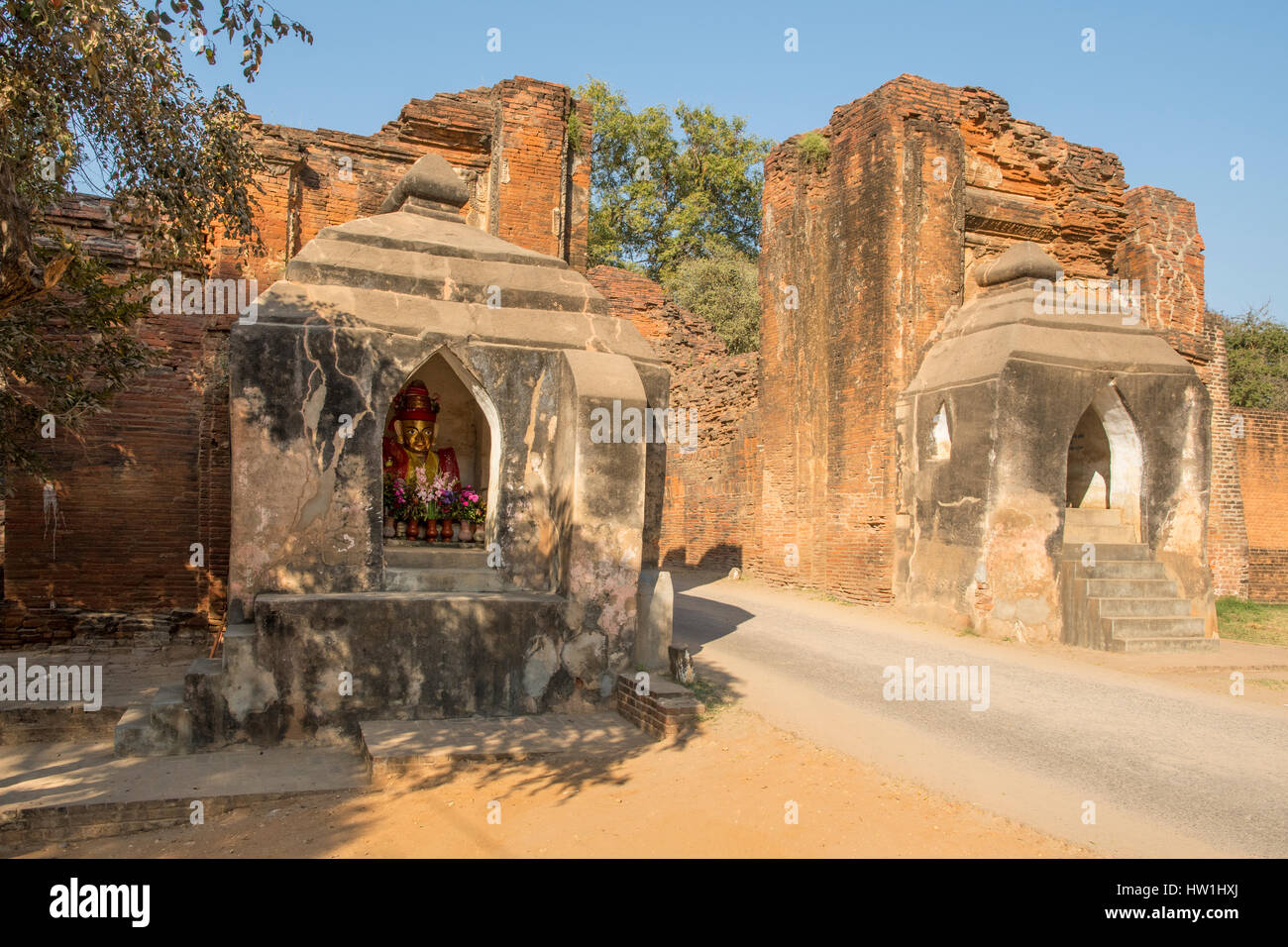Tharabha gate bagan myanmar hi-res stock photography and images - Alamy
