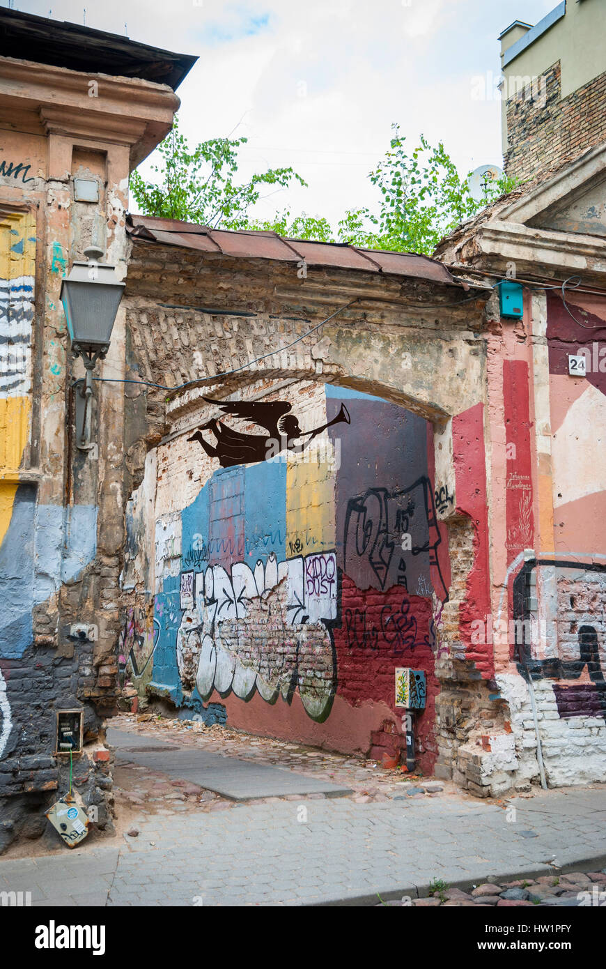 Angel street art hi-res stock photography and images - Alamy