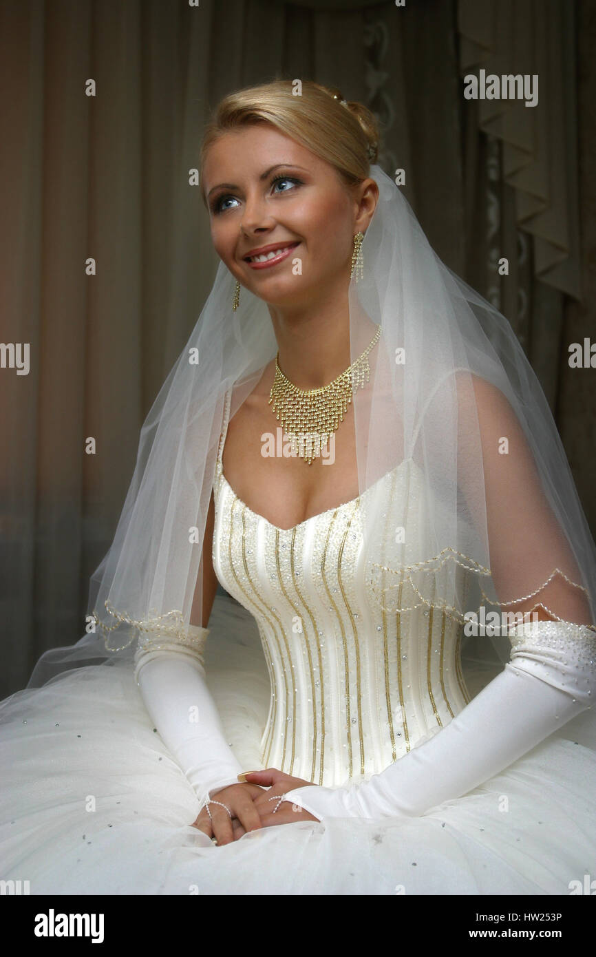 The beautiful bride prepares for wedding Stock Photo - Alamy
