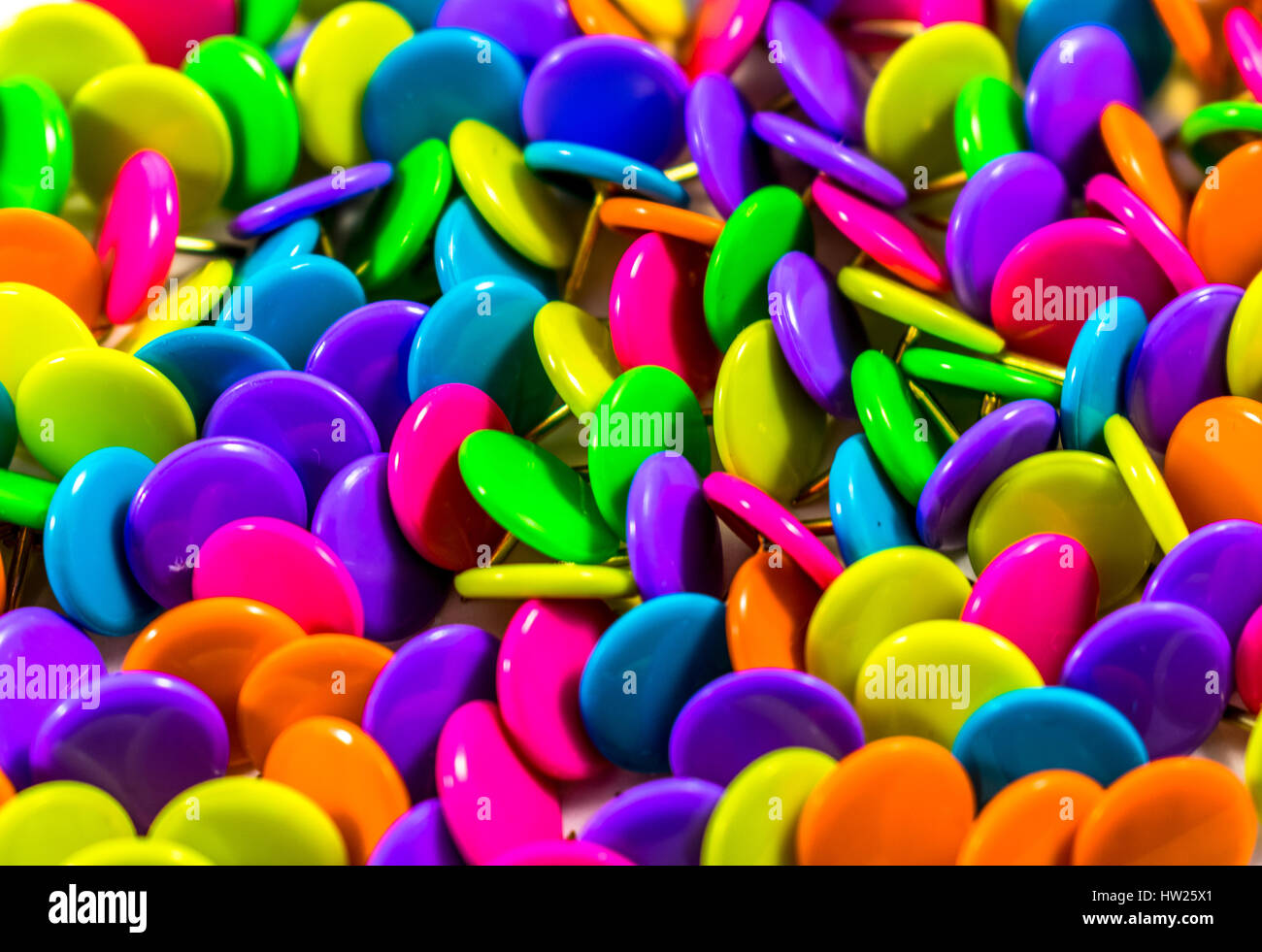 Round thumbtacks hi-res stock photography and images - Alamy