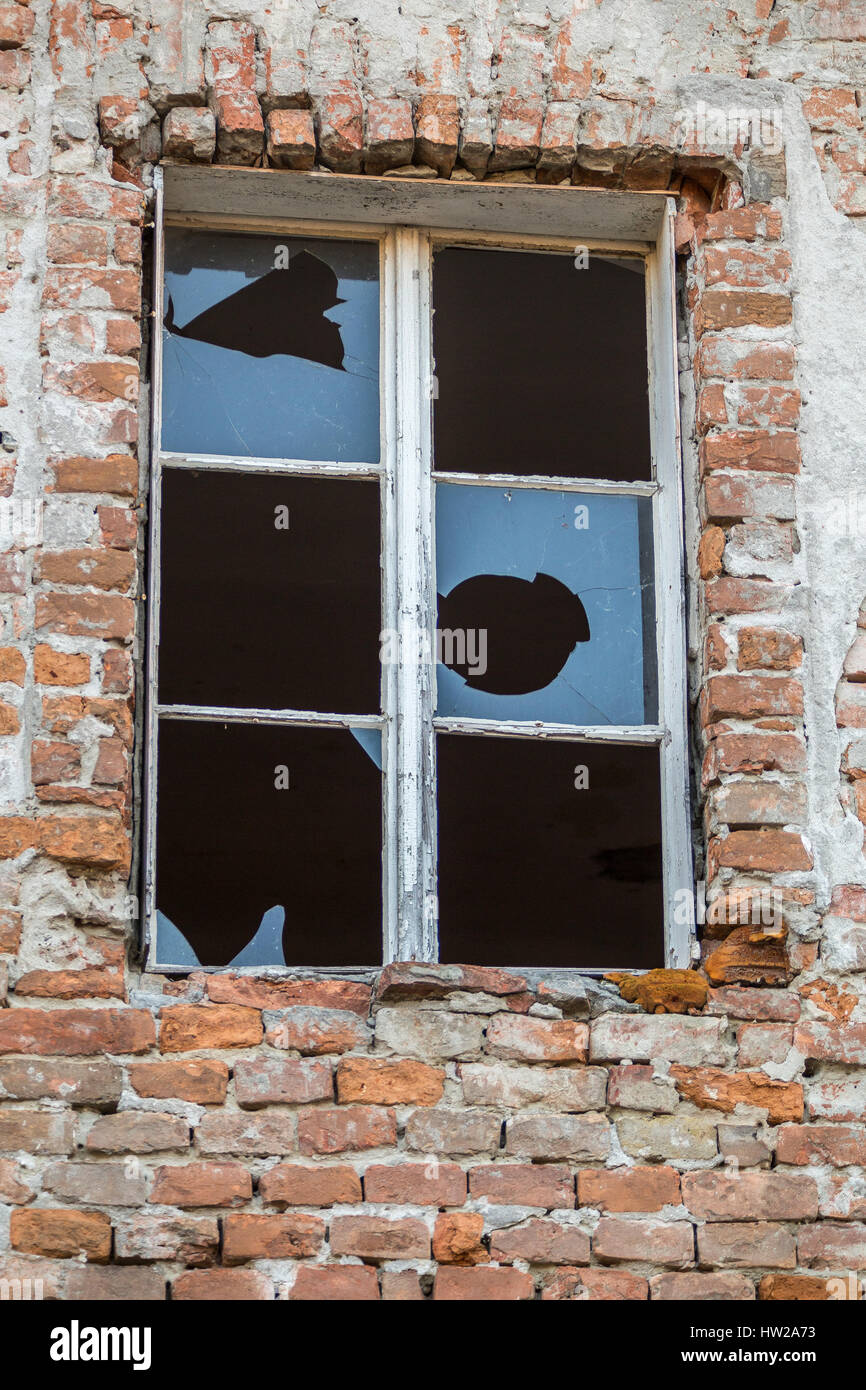 abandoned broken windows Stock Photo - Alamy