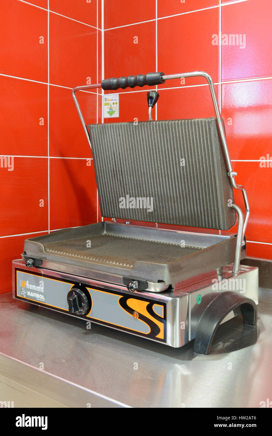 Grilling appliances hi-res stock photography and images - Alamy