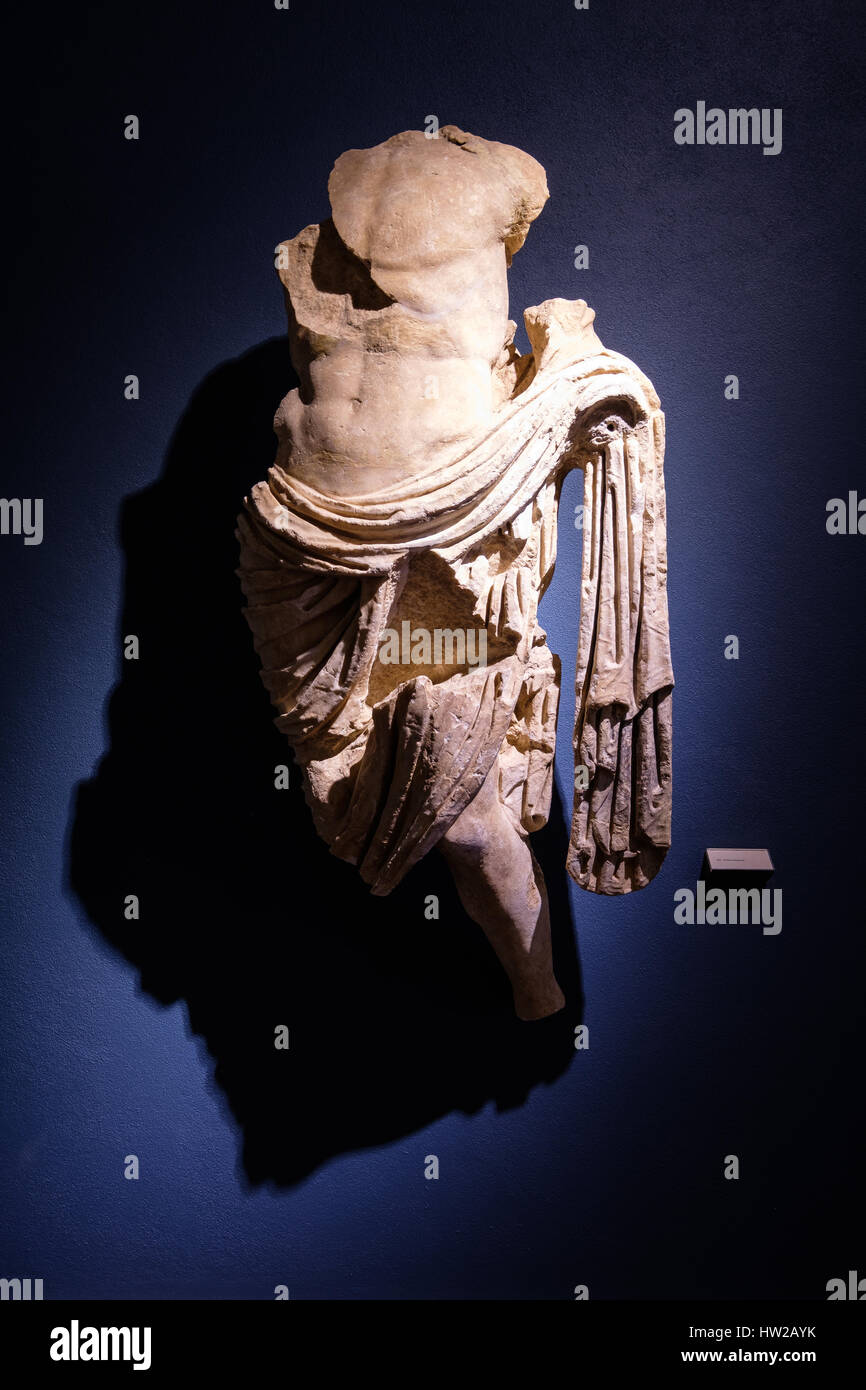 Roman archaeological artifacts hi-res stock photography and images - Alamy