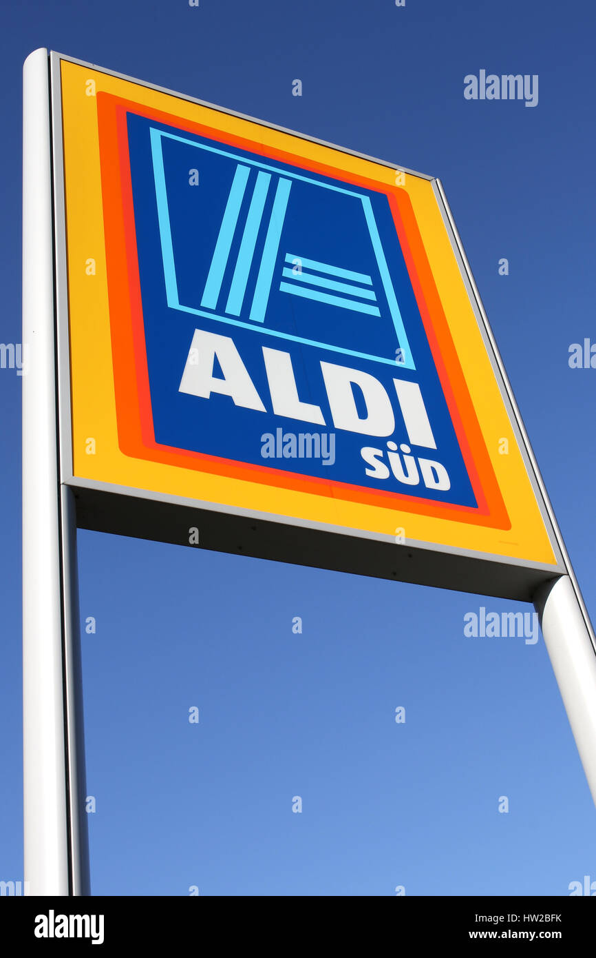 Shopping at aldi sued hi-res stock photography and images - Alamy