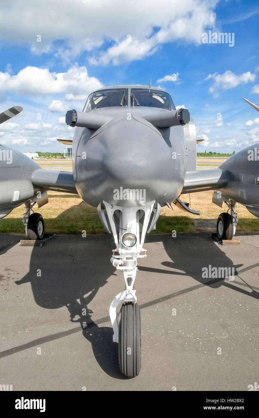 Aircraft profile hi-res stock photography and images - Alamy