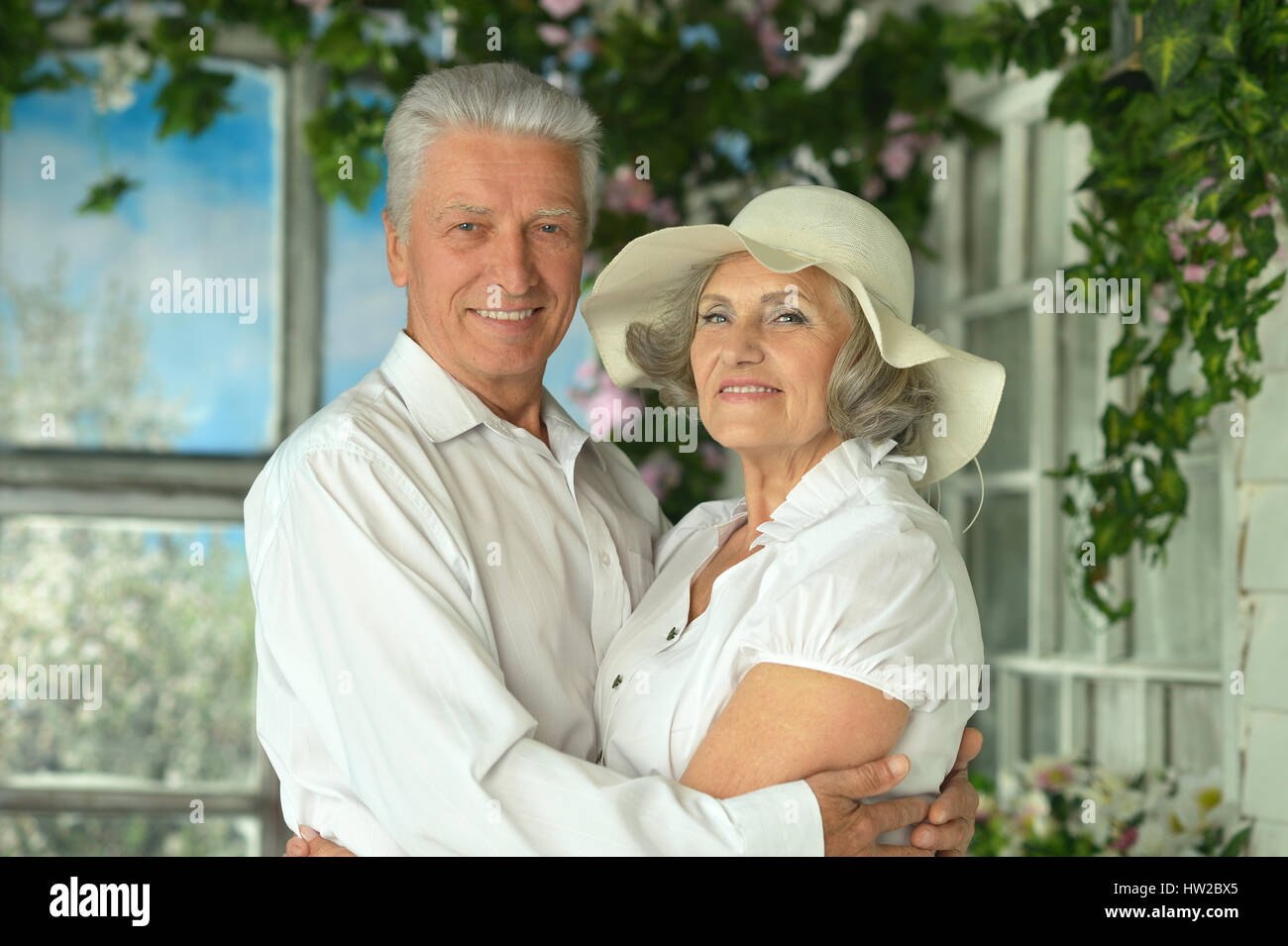 Happy elderly couple embracing Stock Photo - Alamy