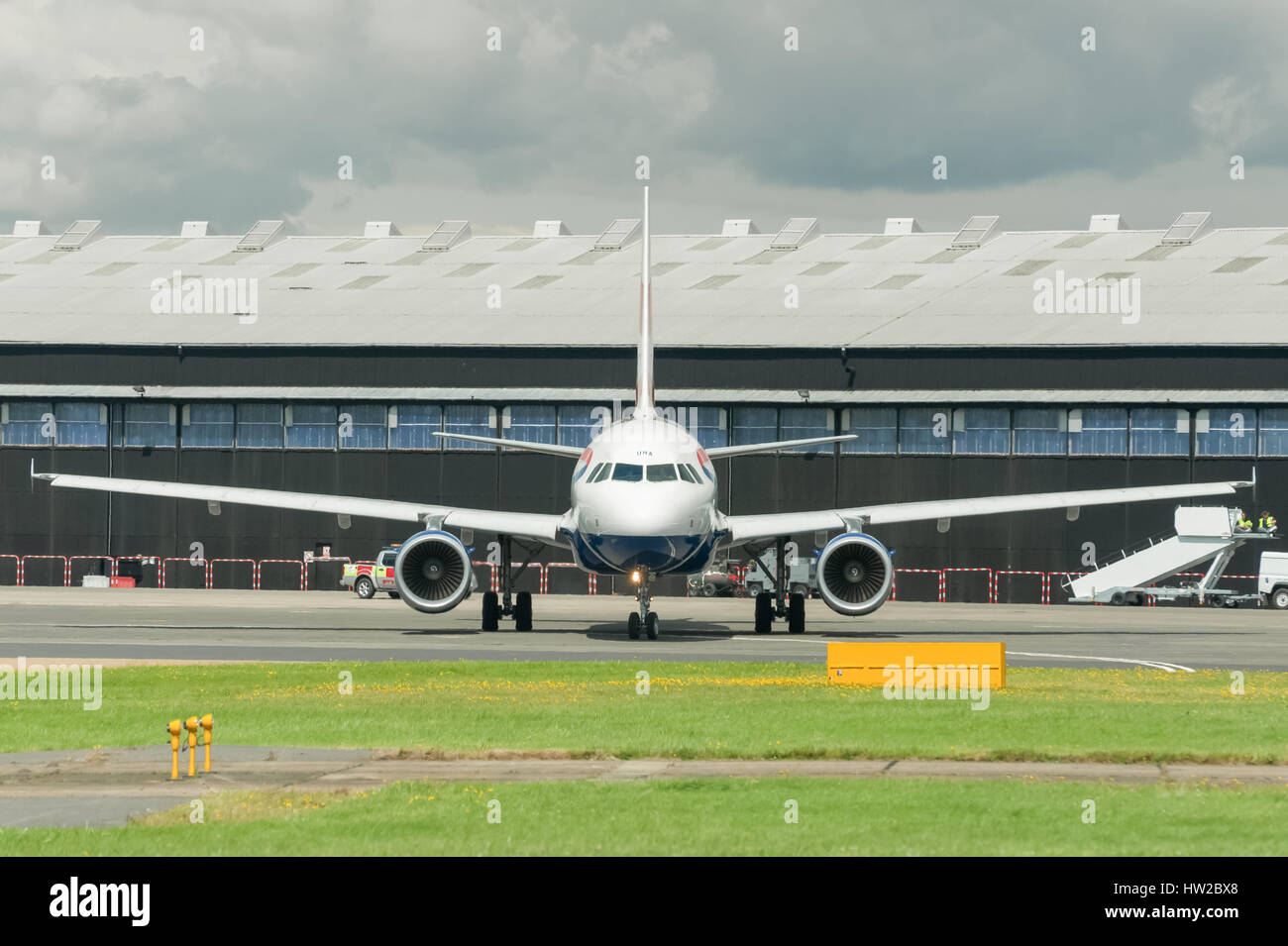 British Airways Airbus A318 taxiing before take-off at the Farnborough ...
