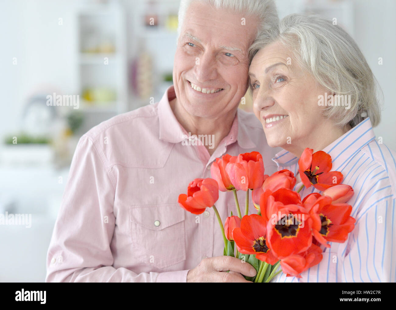 Smiling elderly couple bouquet hi-res stock photography and images - Alamy