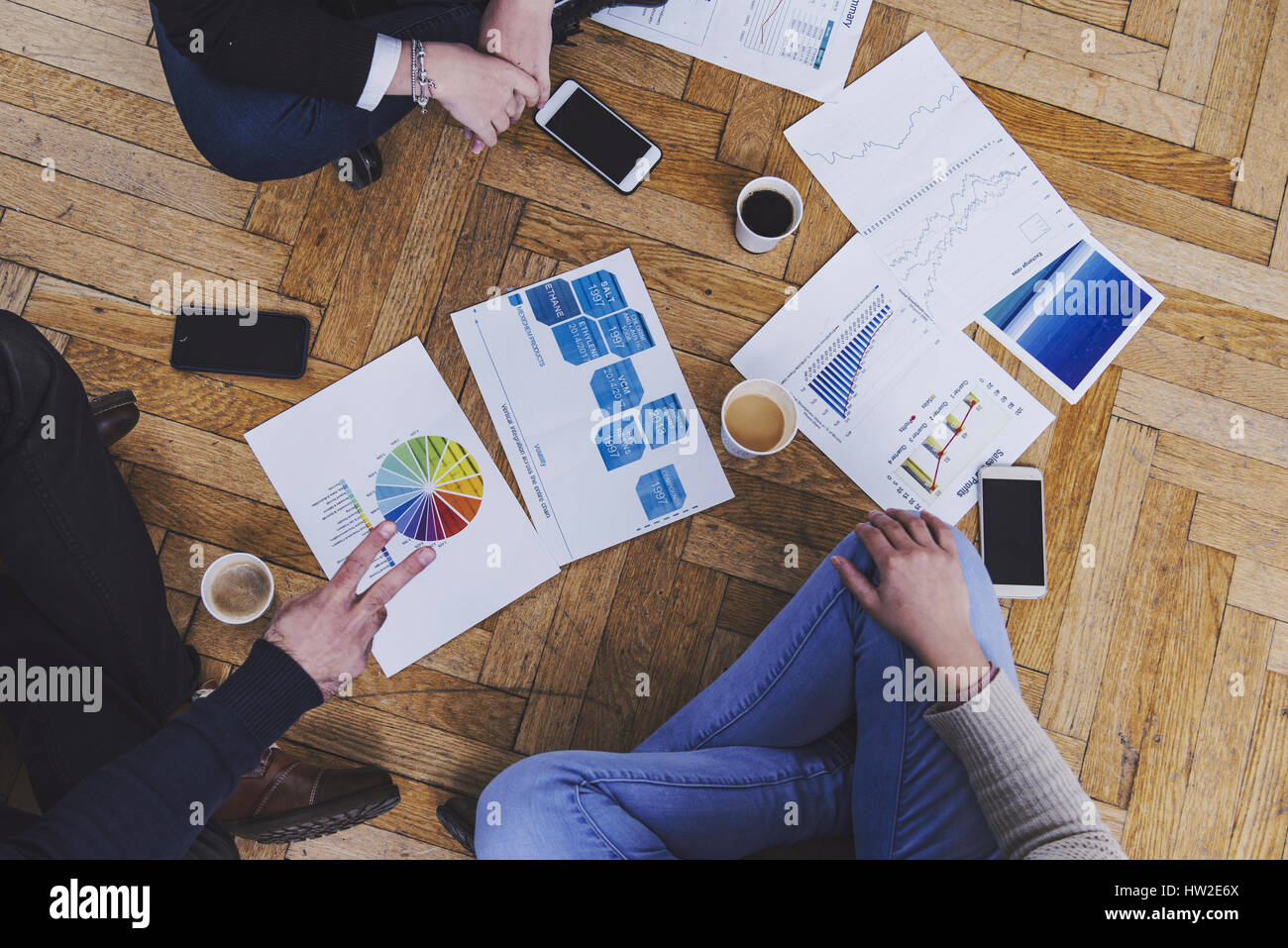 Team working together hi-res stock photography and images - Alamy