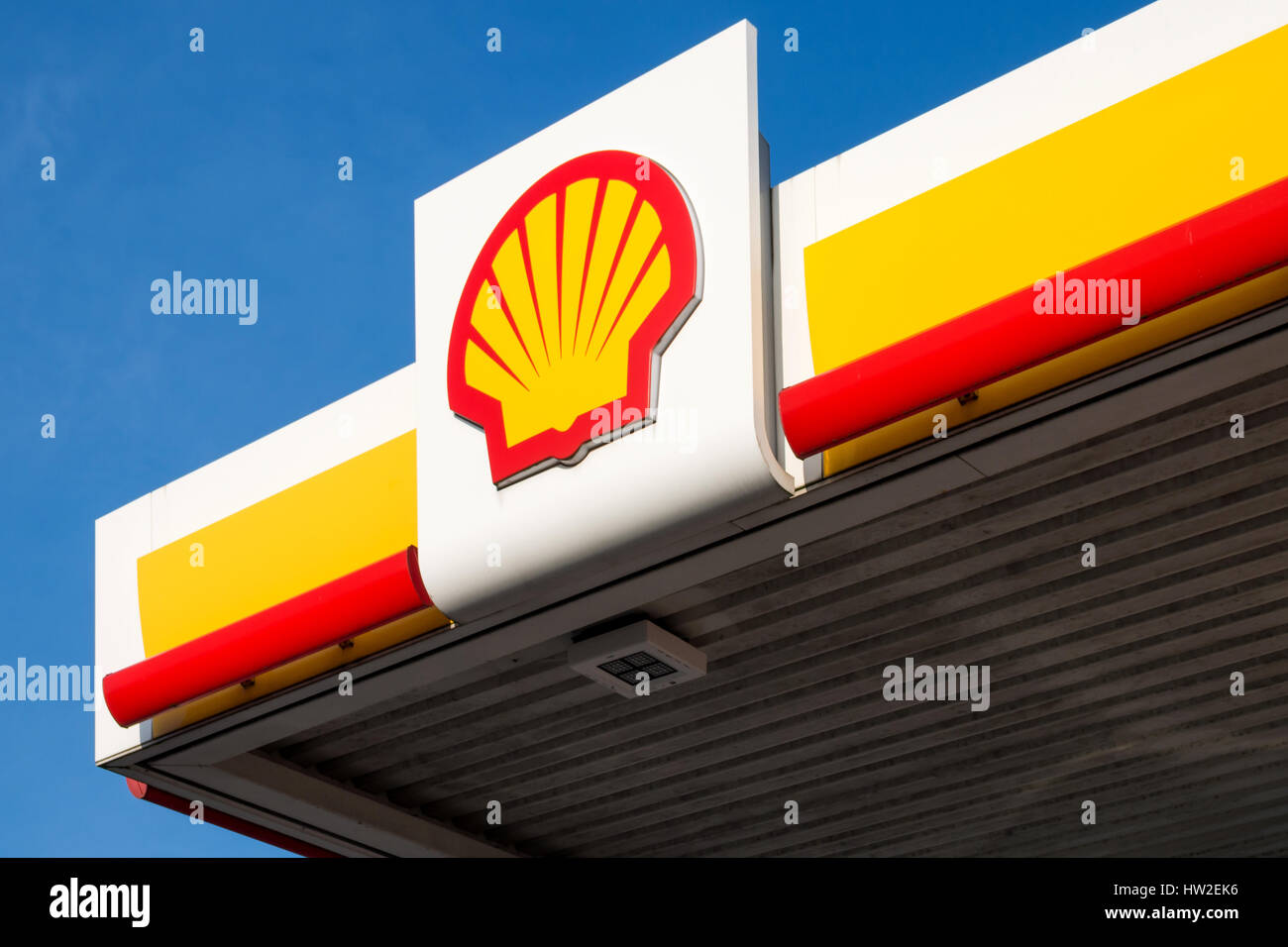 Yellow shell sign High Resolution Stock Photography and Images - Alamy