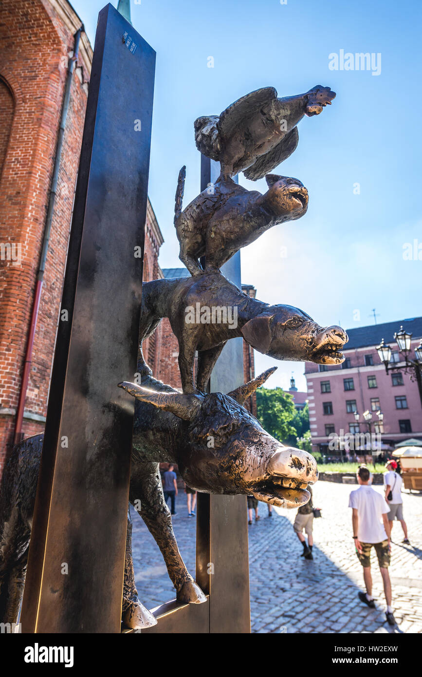Sculpture of the Town Musicians of Bremen in front of Saint Peter's ...