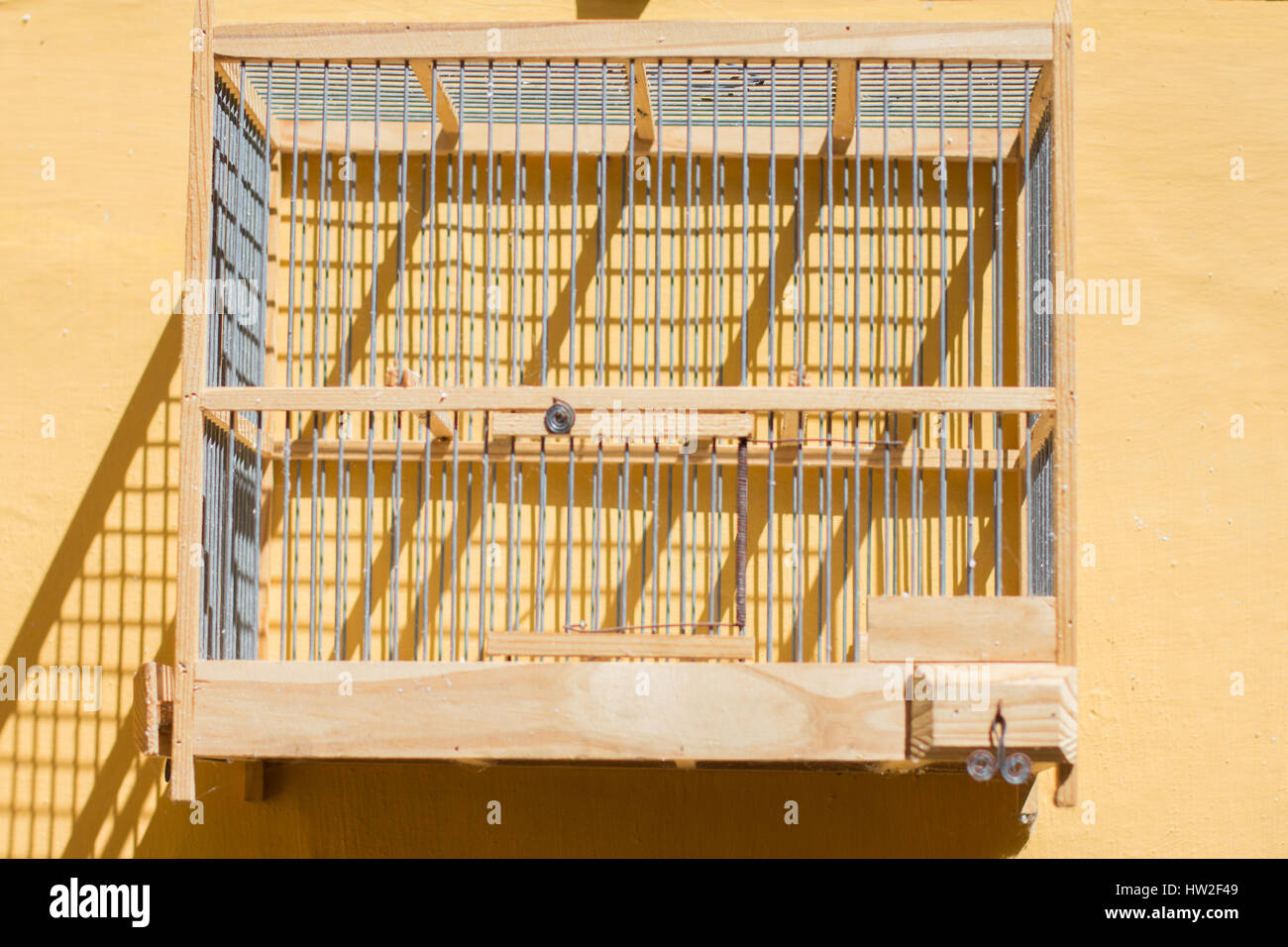 Empty bird cage hi-res stock photography and images - Alamy